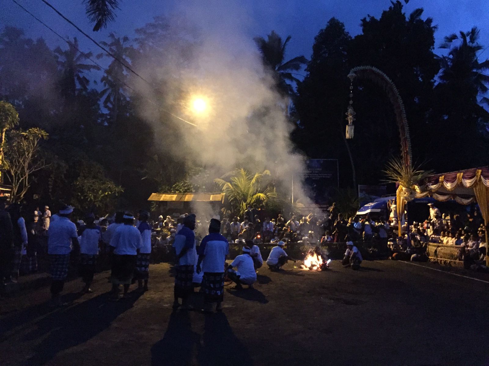 Tari Sanghyang: Keindahan dalam Gerak Asing yang Sederhana