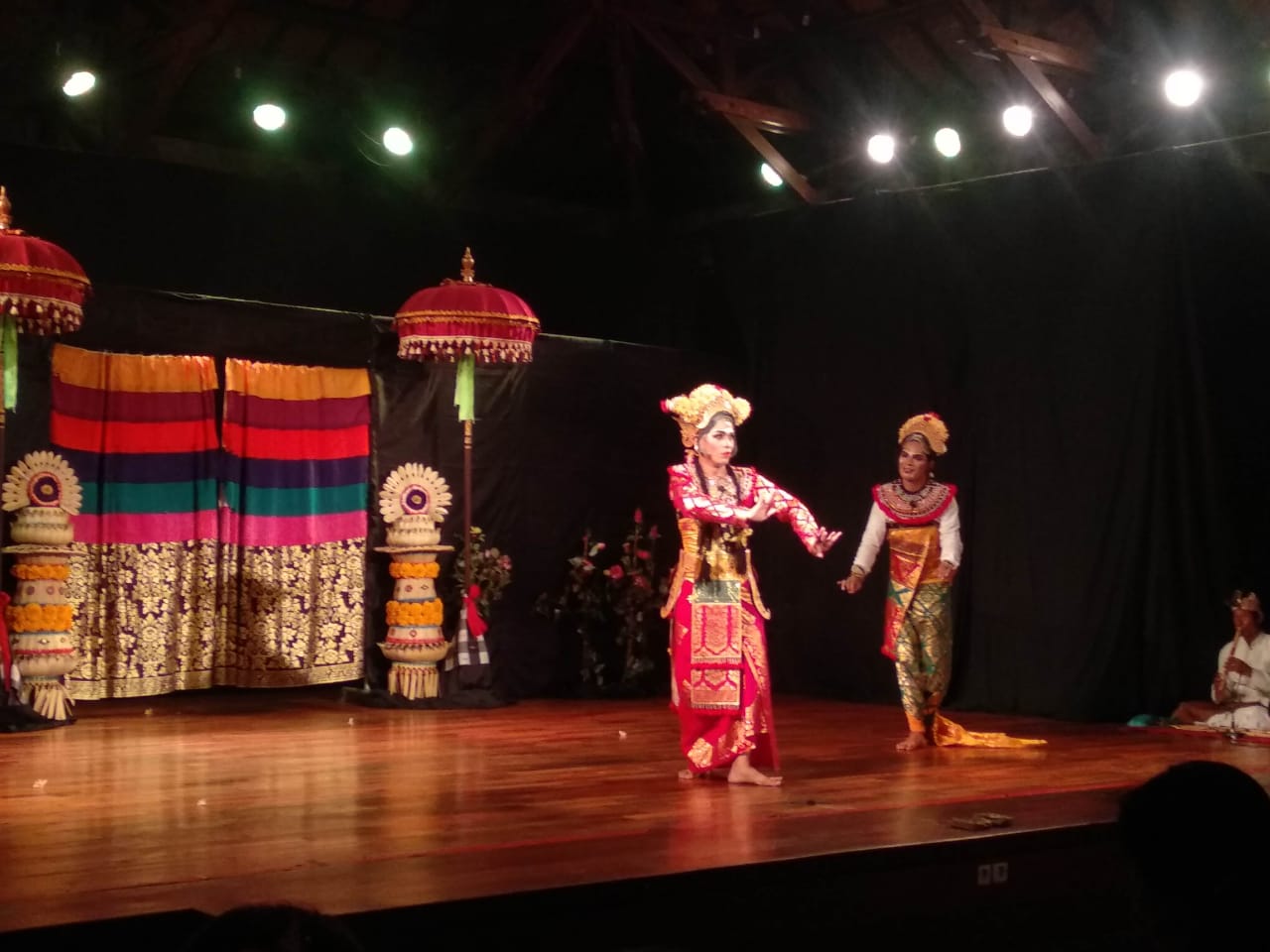 Dramatari Arja “Mesilur” Suguhan Sanggar Maha Tjandra di “Moon Festival”