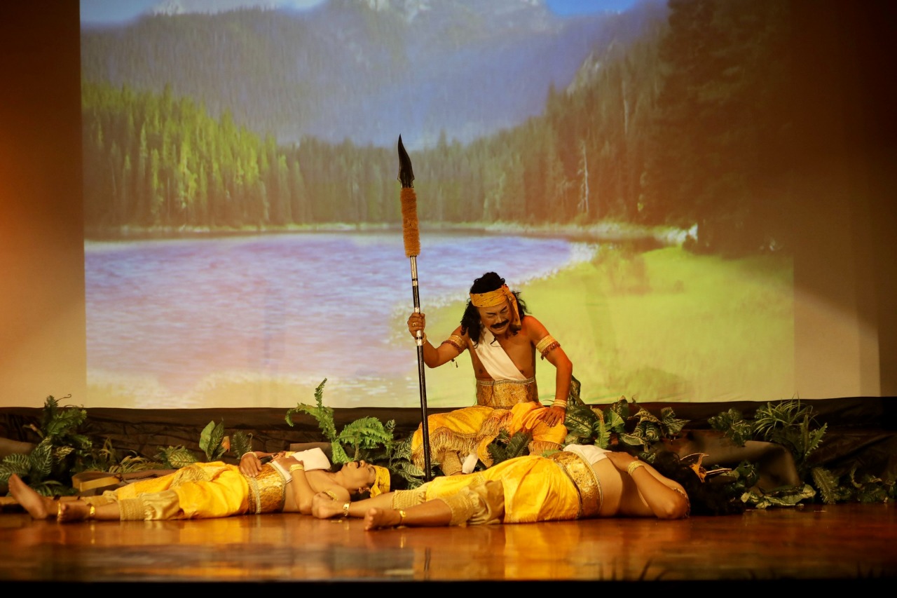 Tubuh Tradisi dalam Pertunjukan Teater Modern di FSBJ IV