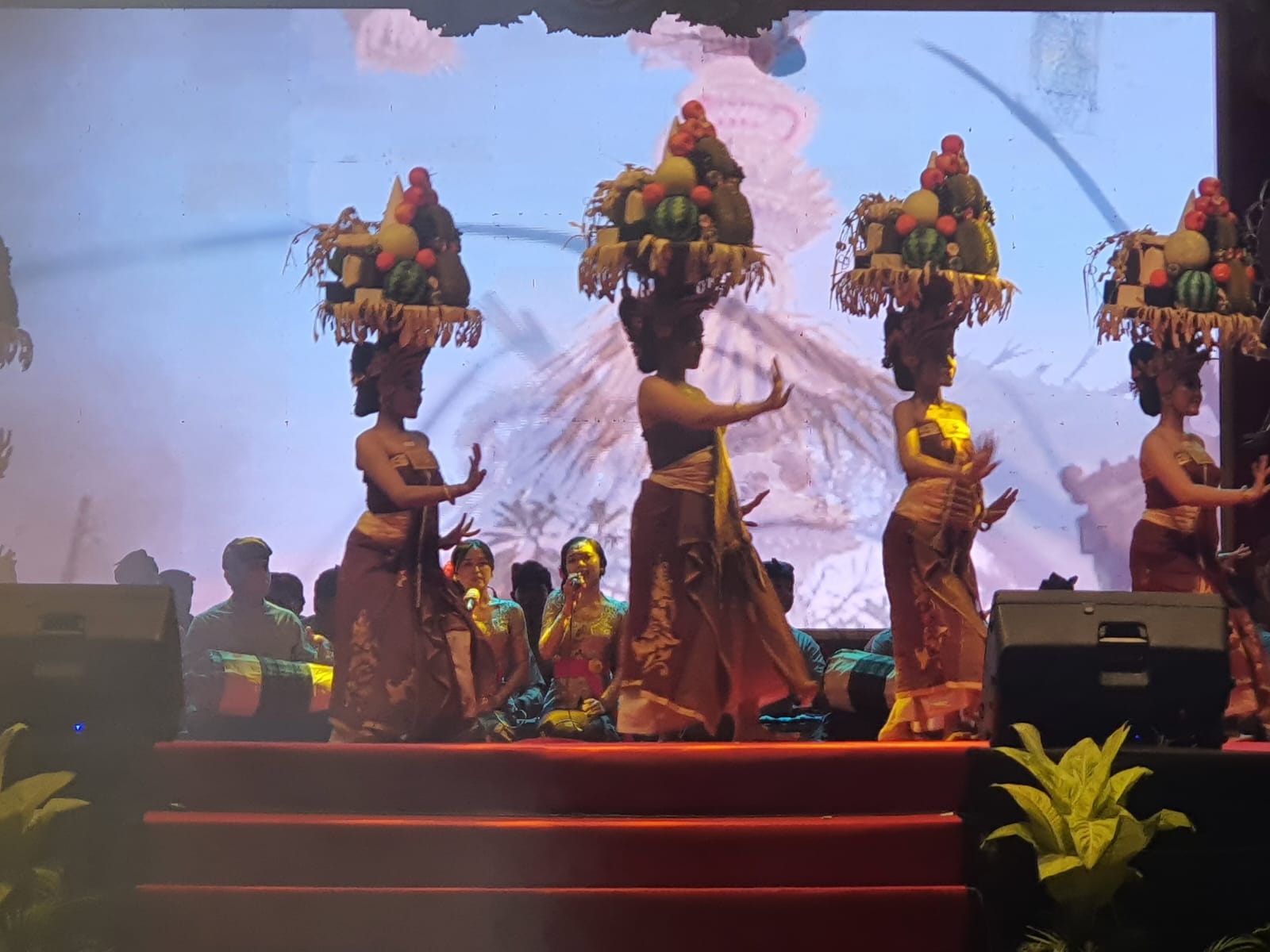 Kesenian Berkonsep “Kerta Masa” Sajian Penggak Men Mersi di Festival ...