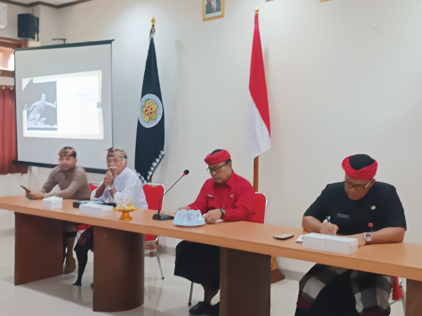 Prof. Dibia Garap Buku “I Ketut Maria Pahlawan Seni Kebyar Bali ...