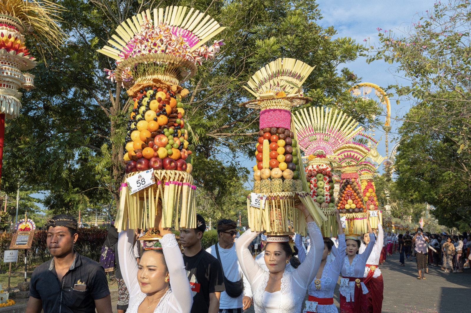Gebogan Khas “Bebadungan” di Festival Seni Budaya Badung
