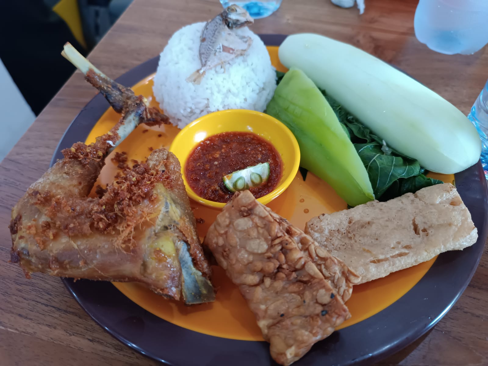 Warung Nasi Tempong Lalah Tuban Sajikan Menu Pedas yang Khas